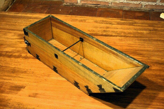 "NO SE ENCIENDE UNA LÁMPARA PARA PONERLA DEBAJO DEL CELEMÍN" Mt 5,15 ...