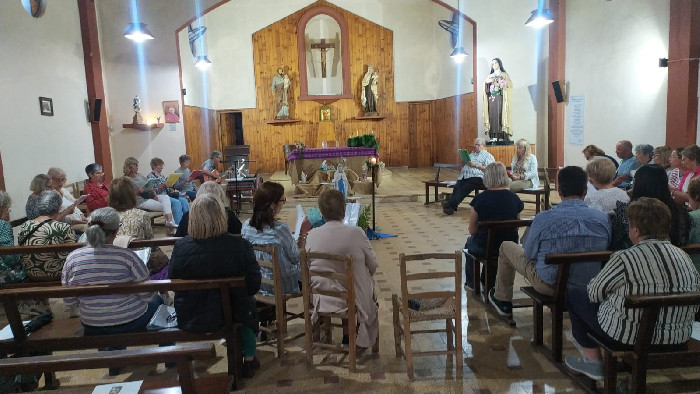 EN SANTA TERESITA ESPERAN LA NAVIDAD JUNTO A MARÍA :: Diócesis Florida